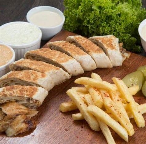 شاورما لفة صمون