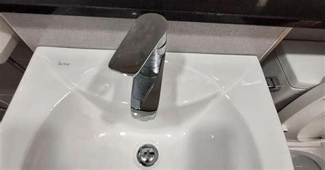 아침 일찍오셔서 빠르게 진행해주셨습니다 청소 진행상황 사진으로 보내주면서 꼼꼼해 청소해주셨어요 전화주신 팀장님 담당자님도 엄청 친절해서 기분좋았습니다~ 결과물도