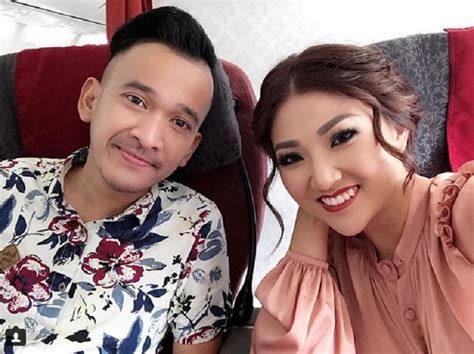 Sarwendah Keliling Dunia, Ruben Onsu Siap Gantikan Peran Istri ...