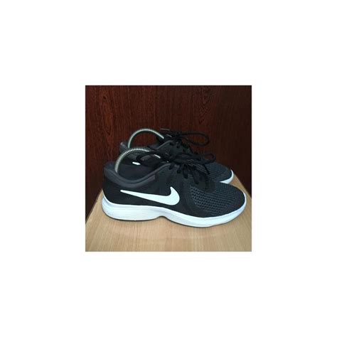 Жіночі кросівки Nike Revolution 4 — ціна 799 грн у каталозі Кросівки Купити жіночі речі за
