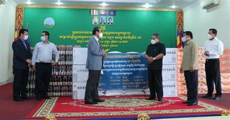 ឯកឧត្តម អគ្គបណ្ឌិតសភាចារ្យ អូន ព័ន្ធមុនីរ័ត្ន ផ្តល់ស្បៀងបន្ថែមទៀត ដល់ខេត្តកណ្តាល