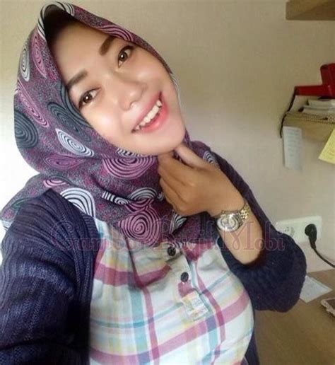 jilbabers sange toket gede senyum mesumnya bikin nafsu - Payudara Toket Gede