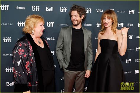 Maya Hawke Reveals Dad Ethan Took A Bus From New York To Toronto For Their Tiff Movie Premiere
