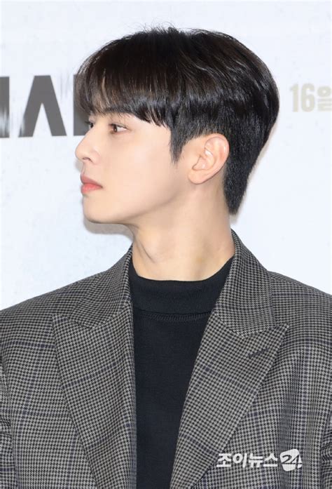 [포토]데시벨 차은우 조각 같은 옆모습