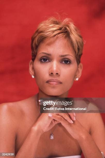 177 Fotos Of Halle Berry Photos And High Res Pictures Getty Images