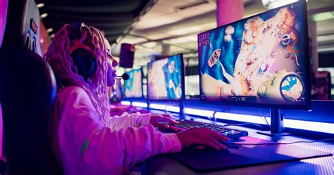 비디오 게임 Esport 챔피언십에서 경쟁하는 아프리카 민족 선수들과 다양한 노란색 프로 게이머 팀 이벤트에 대한 스톡 사진 및 기타 이미지 Istock