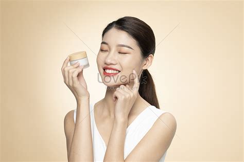청소년 여성 스킨 케어 제품 크림 디스플레이 사진 무료 다운로드 Lovepik