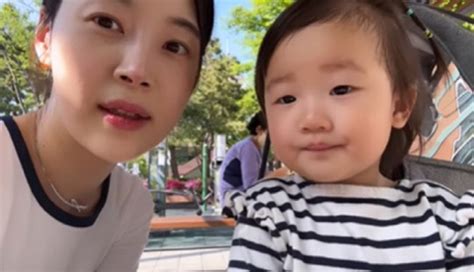 한지혜 딸과 셀카 ˝21개월 정말 어렵다˝ 에누리 쇼핑지식 뉴스