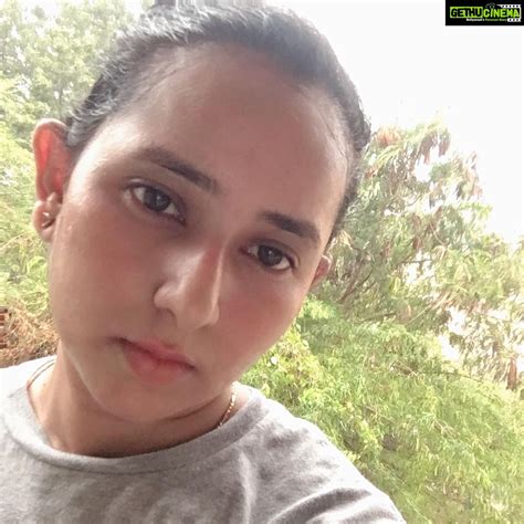Ishika Singh Instagram No Filters No Makeup After 9kms Of Walk Cum Jog This How One Looks