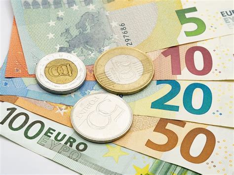 Álmosan ébredt a forint : r/Napihu