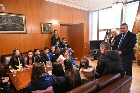 УНСС Ученици от цялата страна посетиха УНСС в Деня на отворените врати