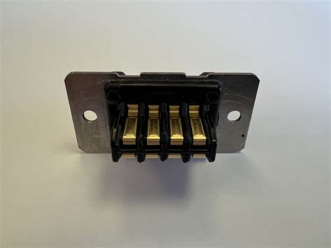 Rectangular Connector Rack And Panel Plug 8 Way In2cs6041