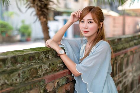 Obr Zky Na Plochu Zijsk Eny H Bka Ostrosti Bruneta Model Dlh Vlasy Aty Hodinky