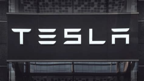 Tesla Cfo Zachary Kirkhorn Exercises Options And Buys 135k Tsla Shares