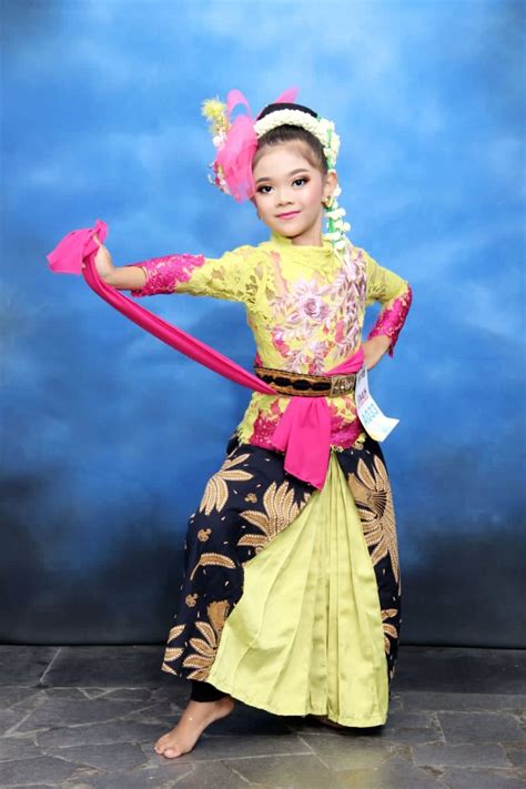 Kostum Tari Jaipong Katumbiri Davina