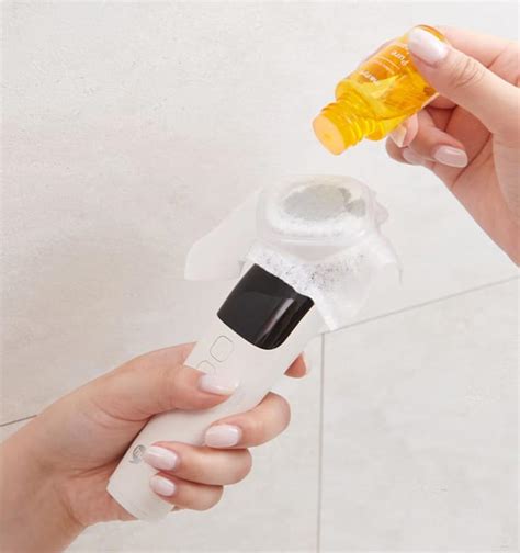 도대체 왜 비싸야 하나 의문에 도전한 3만원대 ‘피부 노화 관리기