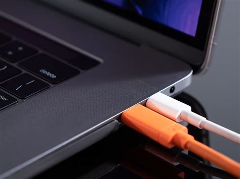 Thunderbolt Vs Usb C Key Differences Explained Avira
