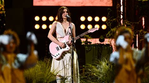 Wet Leg Perform “chaise Longue” At Brit Awards 2023 Watch Pitchfork