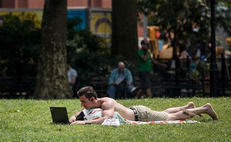 Минфин предложил сохранить НДФЛ 13 для уехавших россиян — РБК