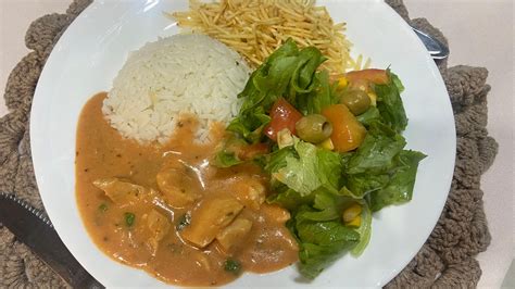 Acompanhada Do Tradicional Arroz E Da Batata Palha Aprenda Receita De Estrogonofe De Frango