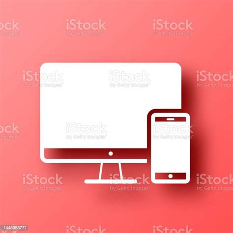 데스크톱 컴퓨터와 스마트폰 그림자가 있는 빨간색 배경의 아이콘 3차원 형태에 대한 스톡 벡터 아트 및 기타 이미지 3차원 형태 개념 개체 그룹 Istock