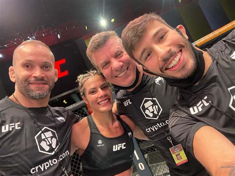 Download Group Selfie With Matheus Nicolau Wallpaper