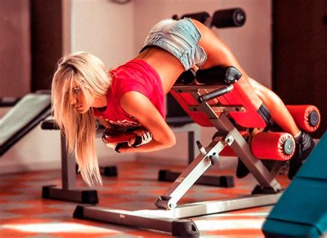 Упражнения для укрепления поясницы в домашних условиях и тренажерном зале