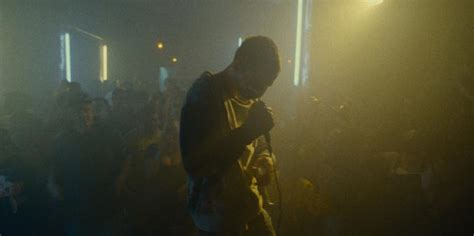 Kritika Larry Bernáth Szilárd