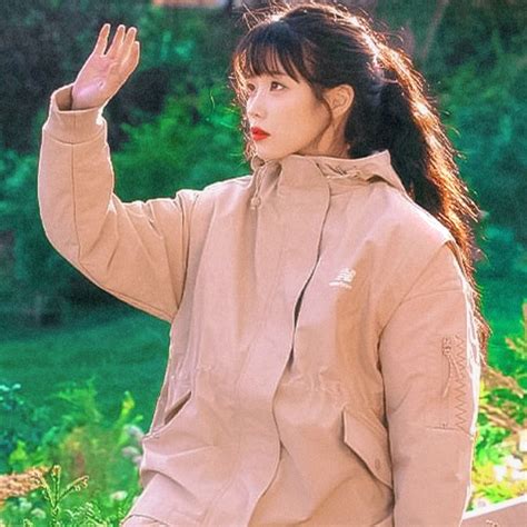 Pin By Chay Ii On 아이유 언니 Iu Singer Actresses Korea