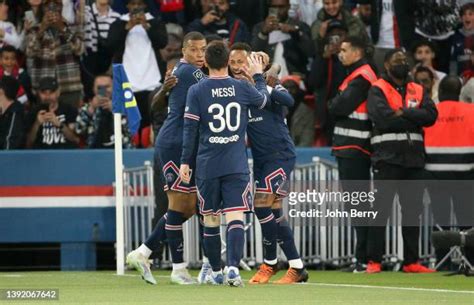 2 399 Lionel Messi Neymar Jr Photos And High Res Pictures Getty Images