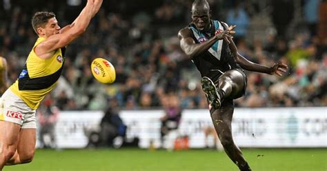 Aliir Aliir Credits Swans Tough Love For Afl Success The North West