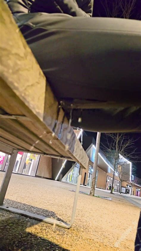 Piss Leather Pants On Bench Türkçe