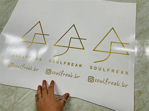 로고 스티커 커스텀 디자인 제작 유리창 문 포인트 시트컷팅 시트지 골드 옥외용 차량 문 벽 인스타그램 이니셜 레터링