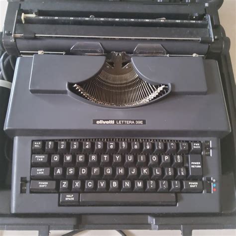 Vintage Olivetti Lettera 39e Electric Typewriter Made In Japan 100