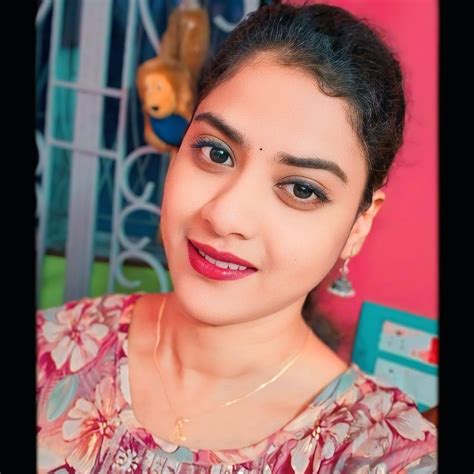 সম্পর্ক সে এক চূড়ান্ত সত্য তবুও কিছু মানুষ ওকে মিথ্যে প্রমাণ করতে নিজের সবটুকু শক্তি কাজে