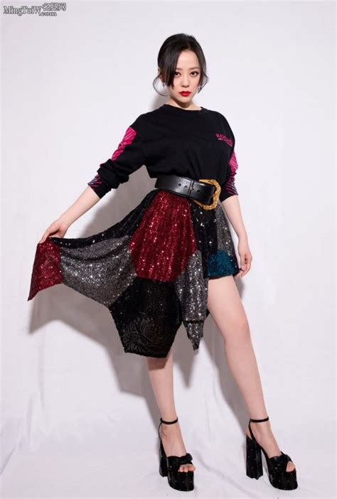 张靓颖脚踩恨天高美腿迷人（27） 图片 名腿网