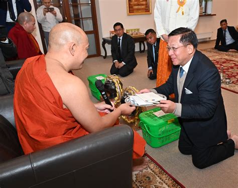 နိုင်ငံတော်စီမံအုပ်ချုပ်ရေးကောင်စီဥက္ကဋ္ဌ နိုင်ငံတော်ဝန်ကြီးချုပ် ဗိုလ်ချုပ်မှူးကြီး မင်းအောင်လ