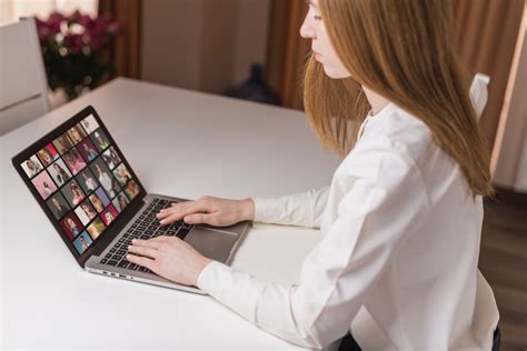 get website logos from a url using klazify