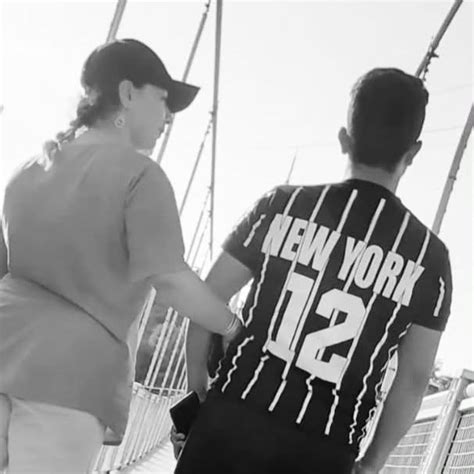 Narimanhesamii • Threads Say More