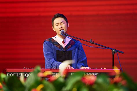 好声音冠军梁博研究生毕业，那个音乐男孩不忘初心