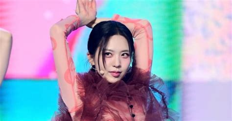 포토 아이리스 아이엘 매혹적인 눈빛