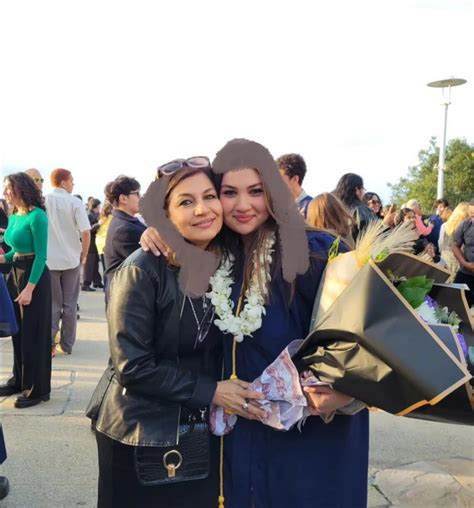 تیپ خانم مجری مشهور با دخترش در آمریکاعکس