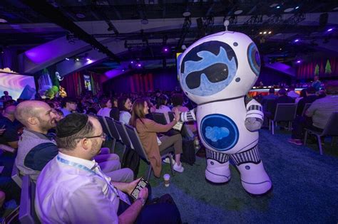 Salesforce On Linkedin Df24