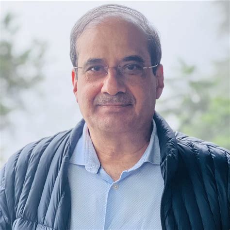 زندگی کے رنگ اور یادوں کی پرواز1977 کا مارشل لا ہماری نسل کے لیے ایک ایسا موڑ تھا جس نے ہمارے