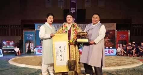 장성우 추석씨름 백두장사 등극 영암민속씨름단 3관왕