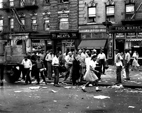 48 Amazing Black And White Photos That Document Everyday Life In New