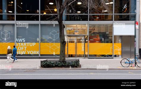 Aws Startup Loft 350 W Broadway New York Nyc Storefront Photo Of An Amazon Web Services