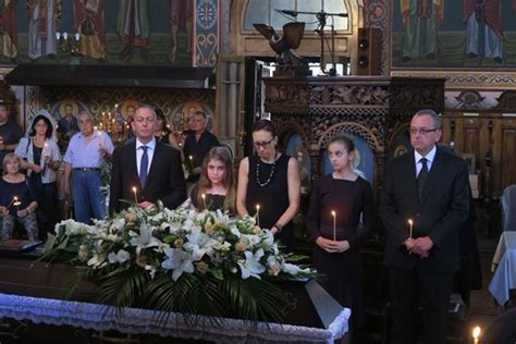 Изпратиха Ани Бакалова с бели цветя