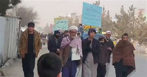 طالبان خانواده‌های دختران بازداشتی را وادار به تظاهرات در حمایت از