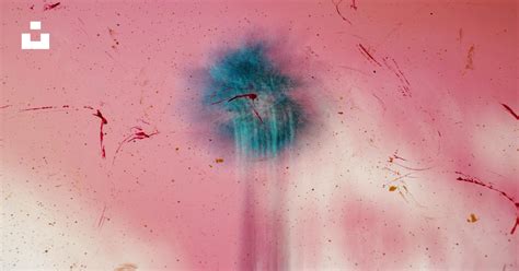 분홍색과 파란색으로 칠해진 벽 사진 Unsplash의 무료 텍스처 이미지